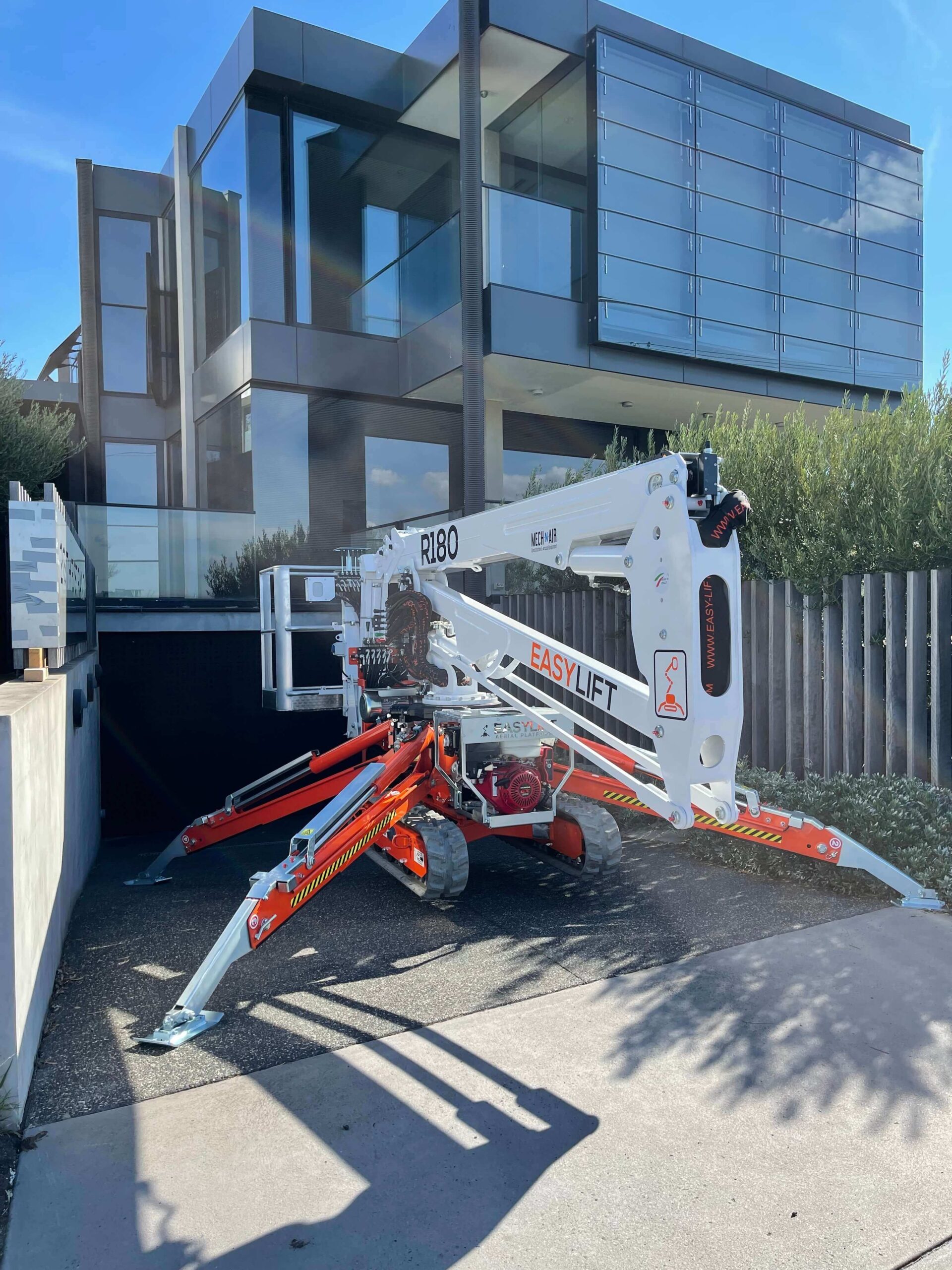 Mech-N-Air Exclusive Australian Distributor of Easy Lift Spider Booms